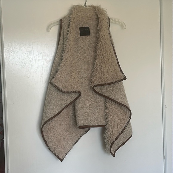 Love Tree | Tops | Love Tree Sweater Vest Small | Poshmark